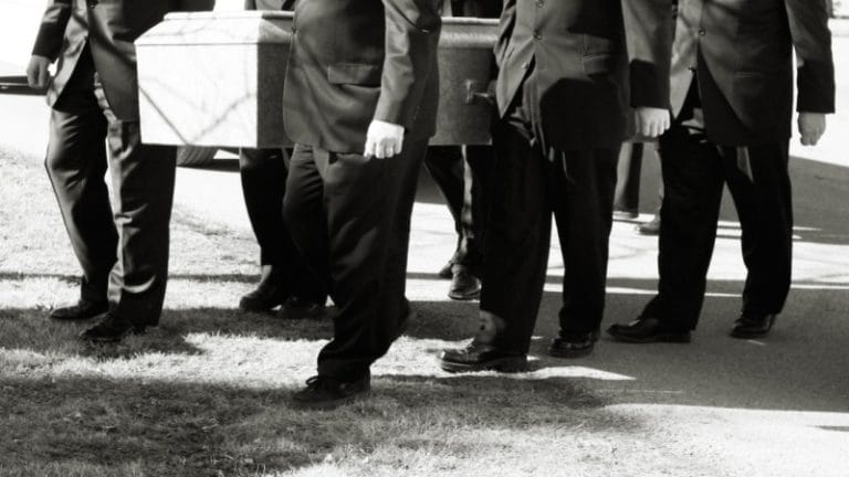 Cómo planear un funeral judío